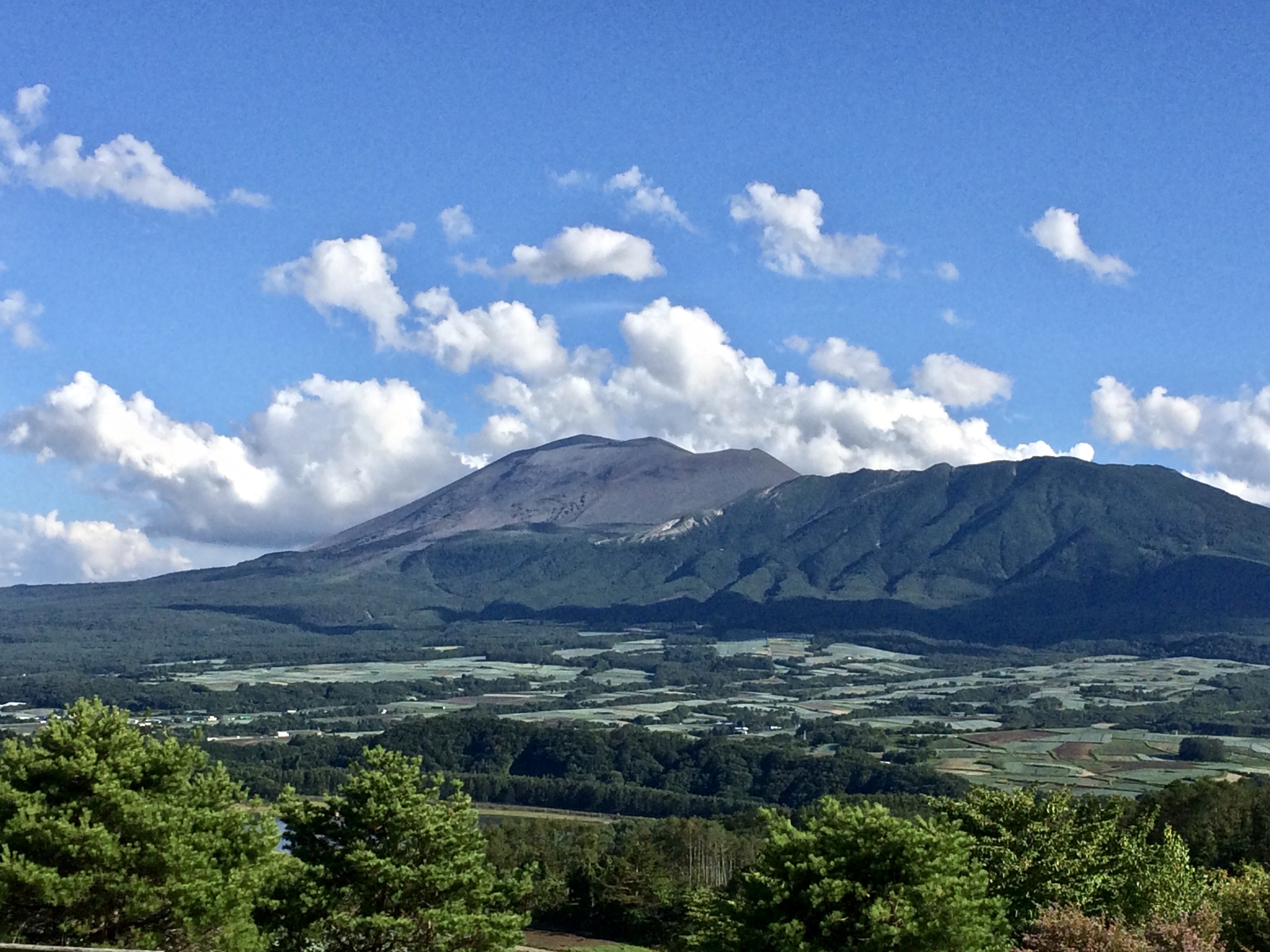 Mt.Shirane Yugama and Manza Onsen 白根山湯釜 - DriveJapan / HikeJapan