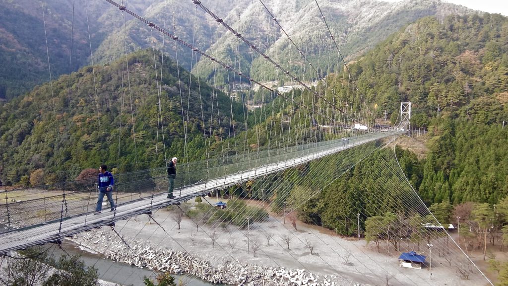 Tamaki Shrine and Tanize Suspension Bridge 玉置神社 - DriveJapan / HikeJapan